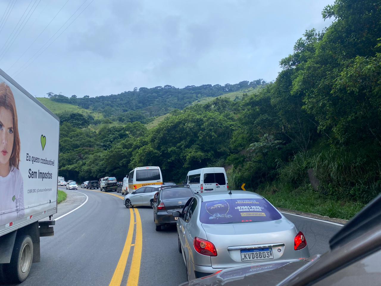 Trânsito congestionado na Rio-Santos - A Cidade Costa Verde
